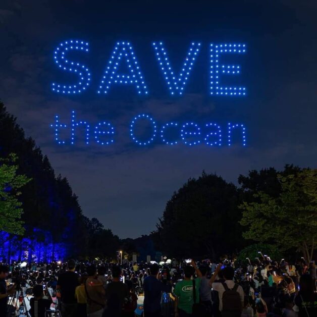 Organized by Greenpeace Korea, Three hundred drones illuminated the sky ...