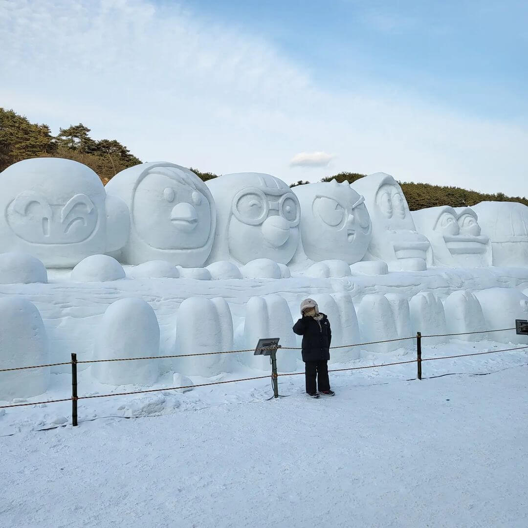 Chilgapsan Ice Fountain Festival In Korea - Buzzsetter